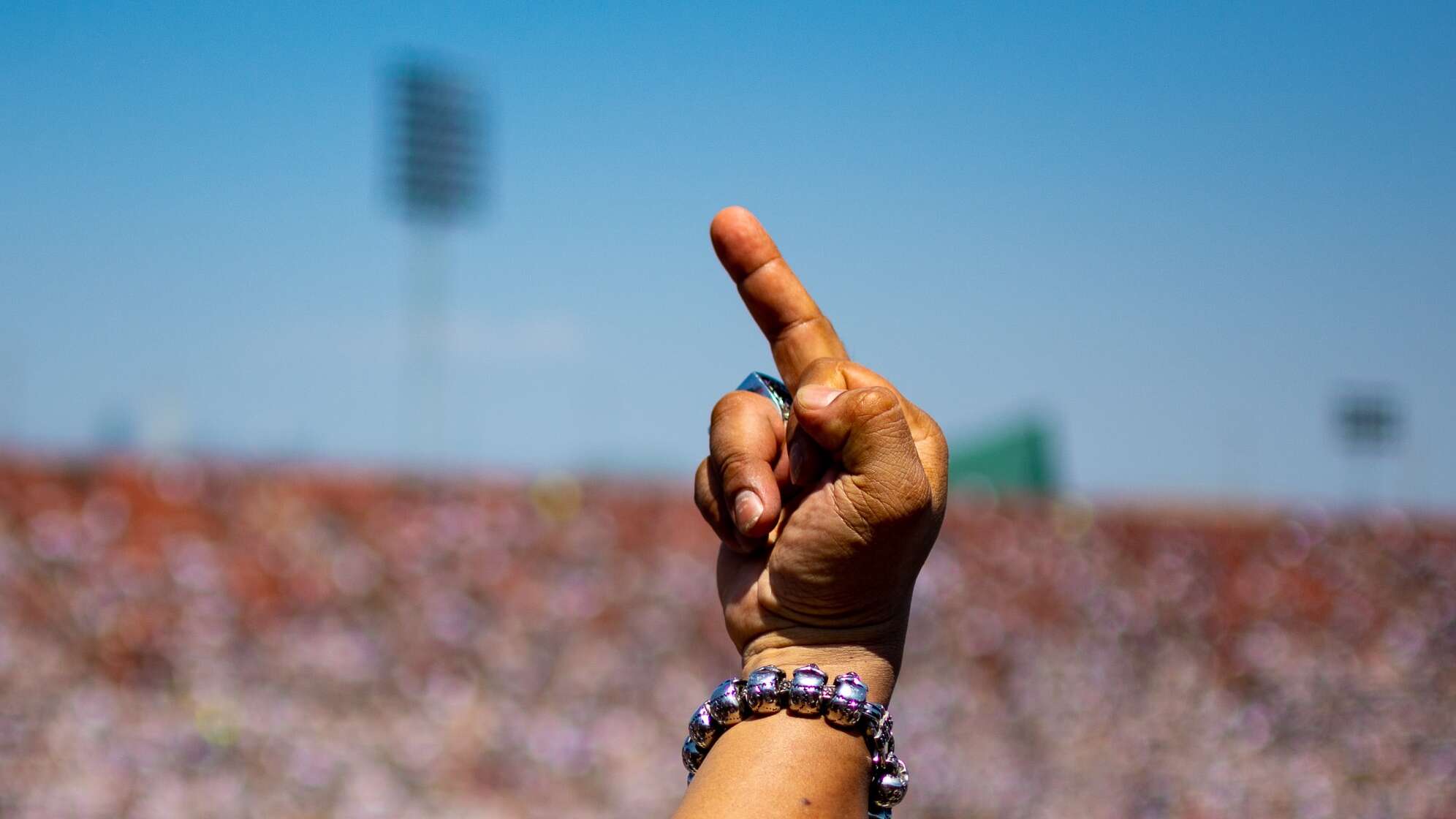 Die 10 besten Rock-Songs... um den Mittelfinger zu zeigen